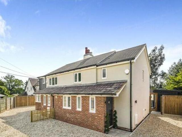 3 Bedroom Semi detached House For Rent In Farnham, Surrey