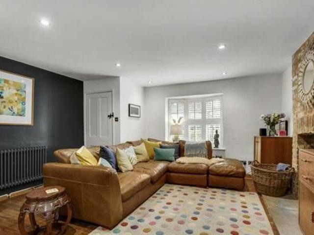 3 Bedroom Semi detached House For Rent In Farnham, Surrey