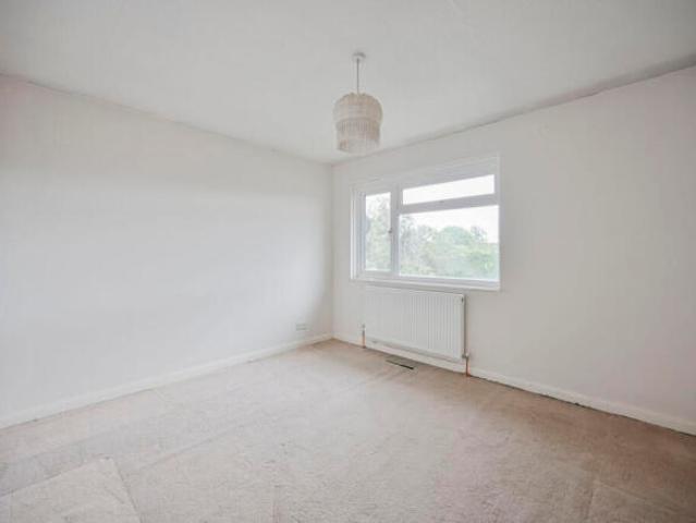 3 bedroom semi detached house for rent in Faversham Avenue, Chingford, London, E4