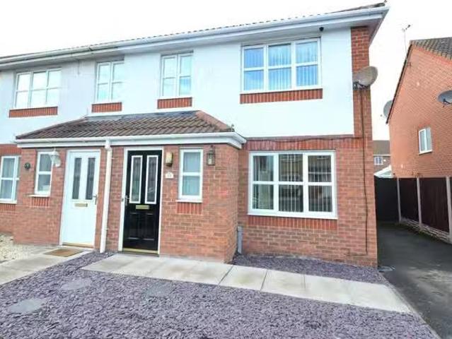 3 bedroom semi detached house for rent in Fendale Avenue, More.