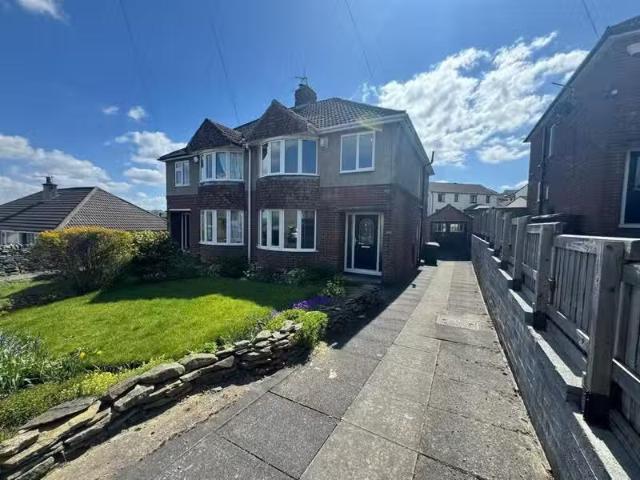 3 bedroom semi detached house for rent in Fell Lane, Keighley.
