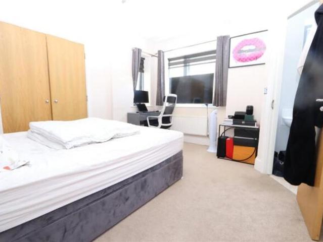 3 bedroom semi detached house for rent in Felstar Walk, Ashland, Buckinghamshire, MK6