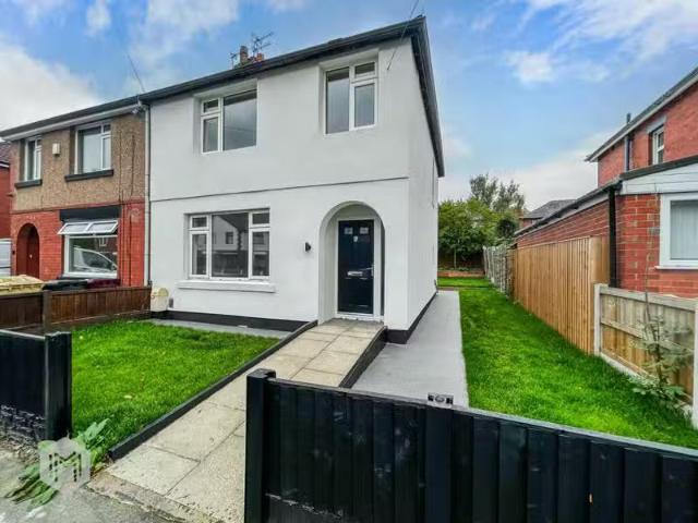 3 bedroom semi detached house for rent in Fern Street, Farnwor.