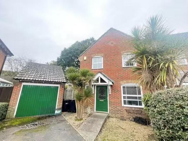 3 bedroom semi detached house for rent in Ferndown, BH22