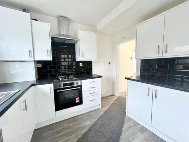3 bedroom semi detached house for rent in Fernwood Crescent, Wollaton, NG8
