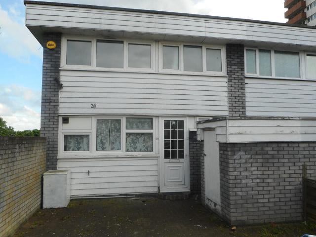 3 bedroom semi detached house for rent in Ferraro Close, Hounslow, TW5