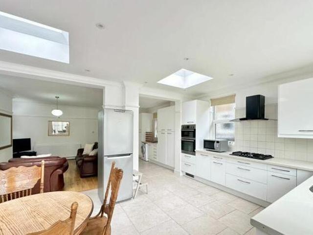 3 Bedroom Semi detached House For Rent In Finchley