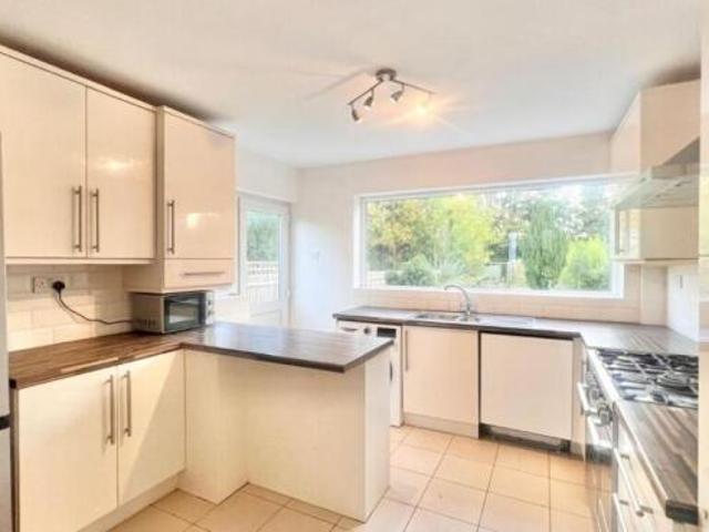 3 bedroom semi detached house for rent in Firwood Avenue, St. Albans, AL4