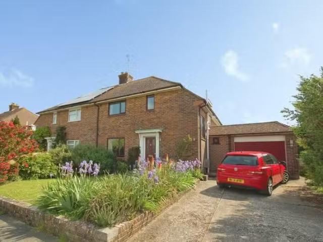 3 bedroom semi detached house for rent in Fitzgerald Road, Lew.