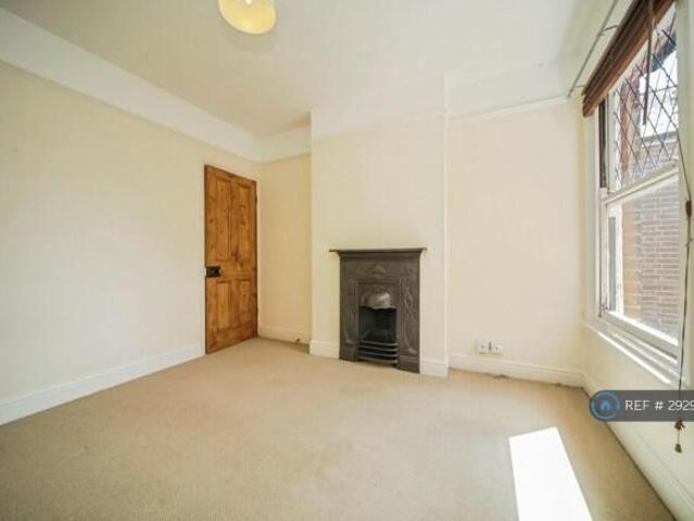 3 bedroom semi detached house for rent in Foxhall Road, Ipswich, IP3