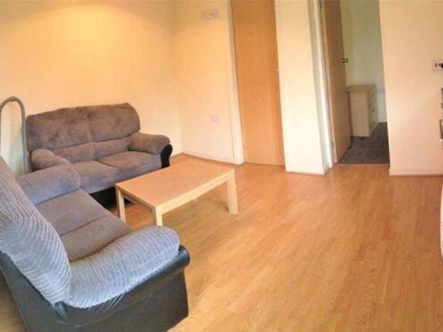 3 bedroom semi detached house for rent in Flat 7 17 Birchfields Road, M13
