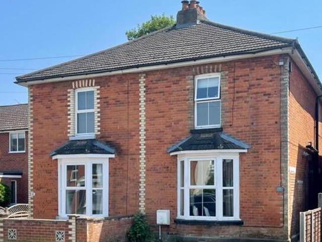3 Bedroom Semi detached House For Rent In Fleet, Hampshire