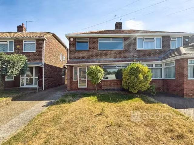 3 bedroom semi detached house for rent in Fleet Road Dartford.