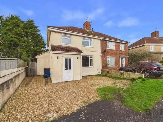 3 bedroom semi detached house for rent in Frampton Crescent, F.