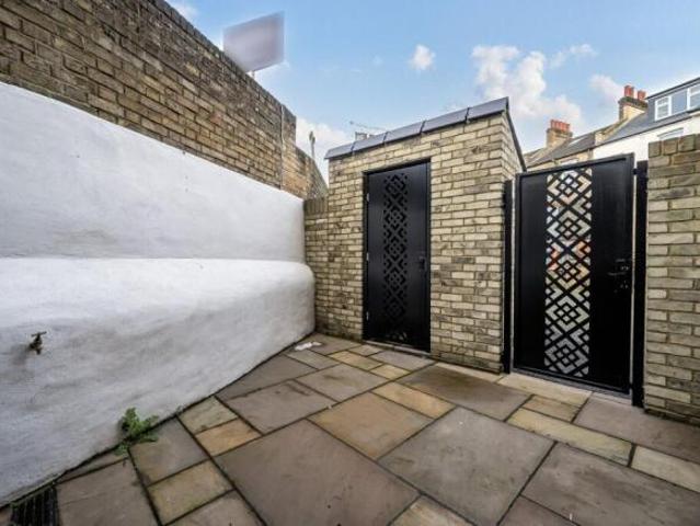 3 bedroom semi detached house for rent in Fransfield Grove, Sydenham, London, SE26