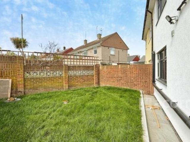 3 bedroom semi detached house for rent in Frinsted Road Erith DA8