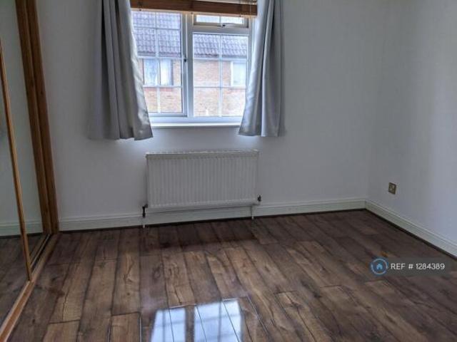 3 bedroom semi detached house for rent in Fulmer Road, London, E16