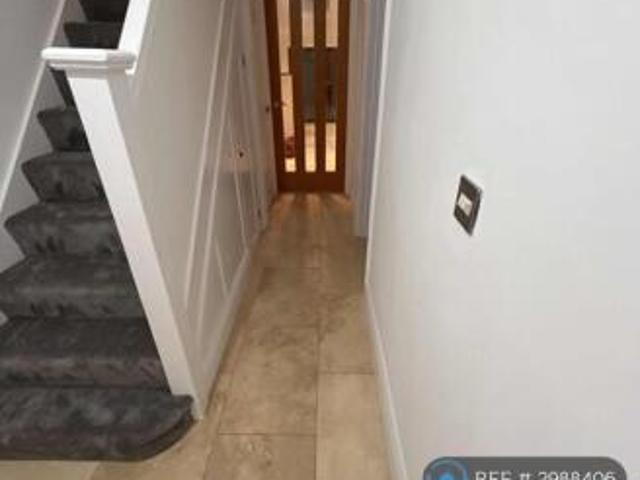 3 bedroom semi detached house for rent in Garth Road, Morden, SM4