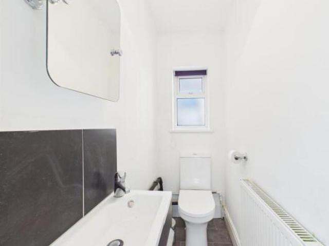 3 bedroom semi detached house for rent in Geoffrey Close, Stoke Heath, Coventry, CV2 3GE, CV2