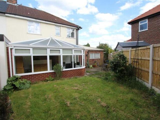 3 bedroom semi detached house for rent in Georges Crescent, Grappenhall, Warrington, WA4