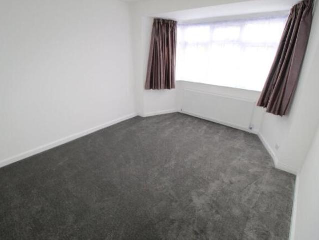 3 bedroom semi detached house for rent in Girton Avenue, Kingsbury, NW9
