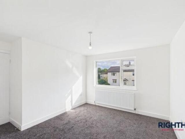 3 bedroom semi detached house for rent in Gisbourne Road, Huddersfield, HD2