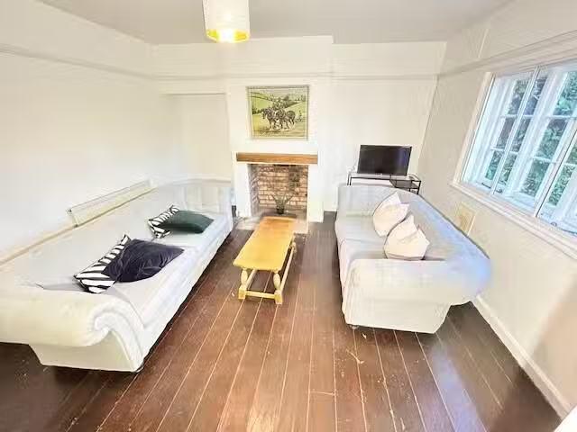 3 bedroom semi detached house for rent in GL7