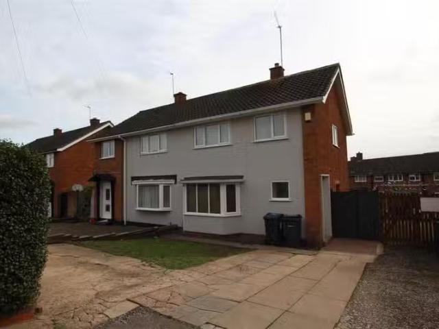 3 bedroom semi detached house for rent in Glover Road, Sutton.