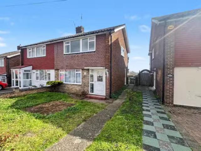 3 bedroom semi detached house for rent in Glebelands, Dartford.