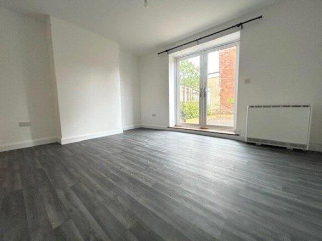 3 bedroom semi detached house for rent in Groundwell Road, Swindon, Wiltshire, SN1