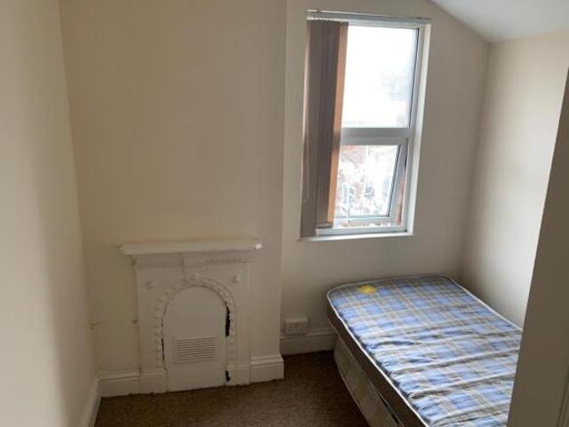 3 bedroom semi detached house for rent in Grove Place, Leamington Spa, Warwickshire, CV31