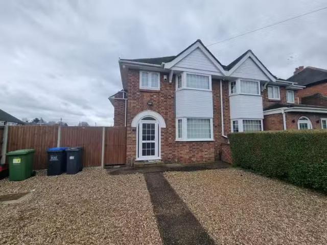 3 bedroom semi detached house for rent in Grosvenor Road, Leam.