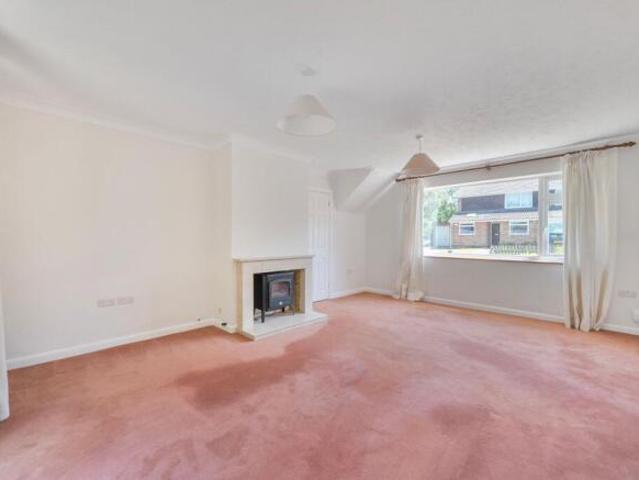 3 bedroom semi detached house for rent in Grayshott Close, Winchester, SO22