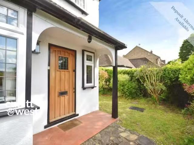3 bedroom semi detached house for rent in Graham Road, Purley.
