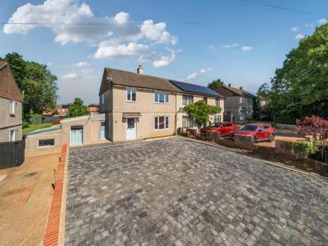 3 bedroom semi detached house for rent in Green Lane St. Albans AL3