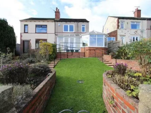 3 bedroom semi detached house for rent in Greenroyd Avenue, Cl.