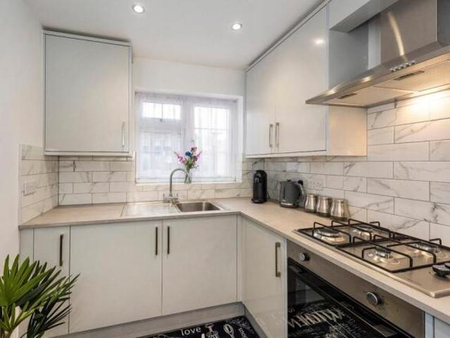 3 bedroom semi detached house for rent in Guild Road, Erith, DA8
