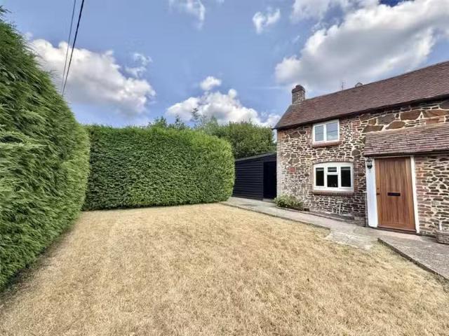 3 bedroom semi detached house for rent in Ham Barn Cottages, F.
