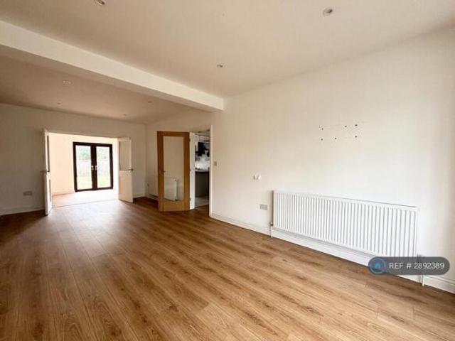 3 bedroom semi detached house for rent in Harborough Road, Oadby, Leicester, LE2