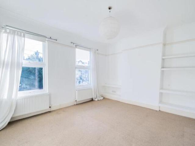 3 bedroom semi detached house for rent in Harcourt Road London SE4