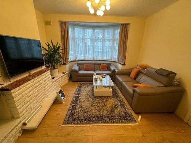 3 Bedroom Semi detached House For Rent In Harrow