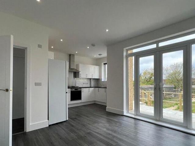 3 Bedroom Semi detached House For Rent In Harrow