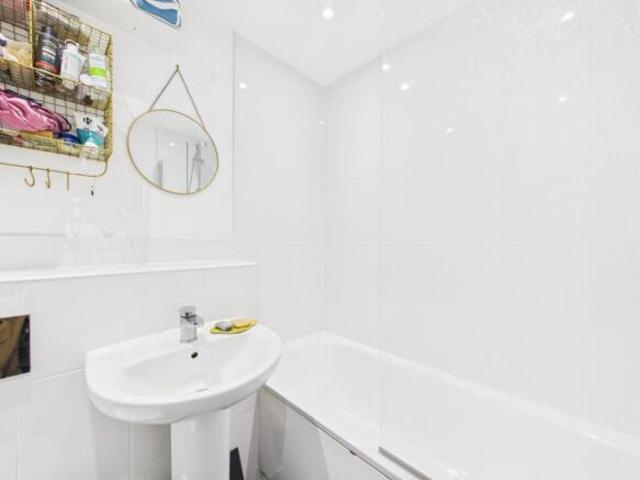 3 bedroom semi detached house for rent in Hawthorn Way, Birmingham, West Midlands, B38