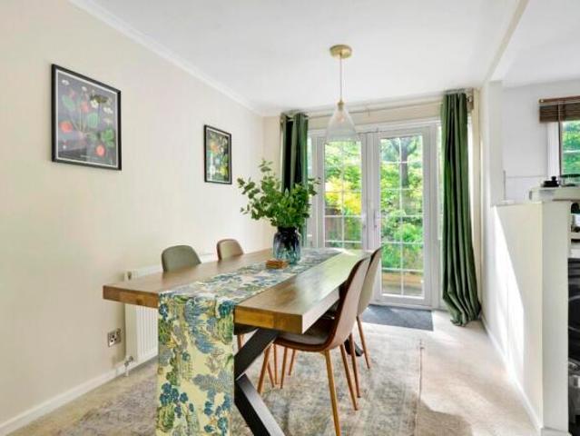 3 bedroom semi detached house for rent in Hawksworth Road, Horsforth, LS18