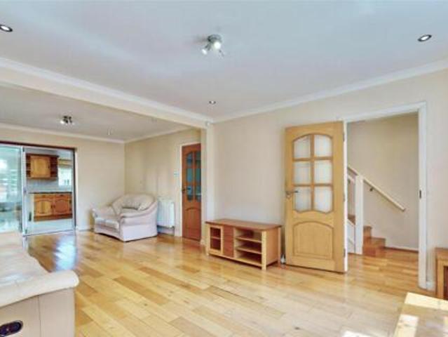 3 Bedroom Semi detached House For Rent In Hayes, Greater London