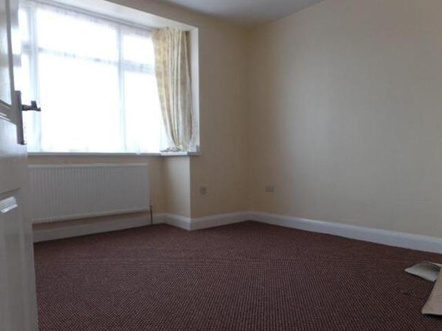 3 Bedroom Semi detached House For Rent In Hayes, Middlesex