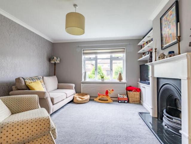 3 bedroom semi detached house for rent in Hazelmere Road, St. Albans, Hertfordshire, AL4