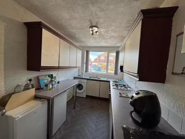 3 bedroom semi detached house for rent in Hazelwood Road, B74