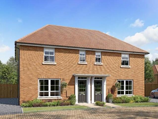 3 bedroom semi detached house for rent in Henley Gate, Ipswich, Suffolk, IP1