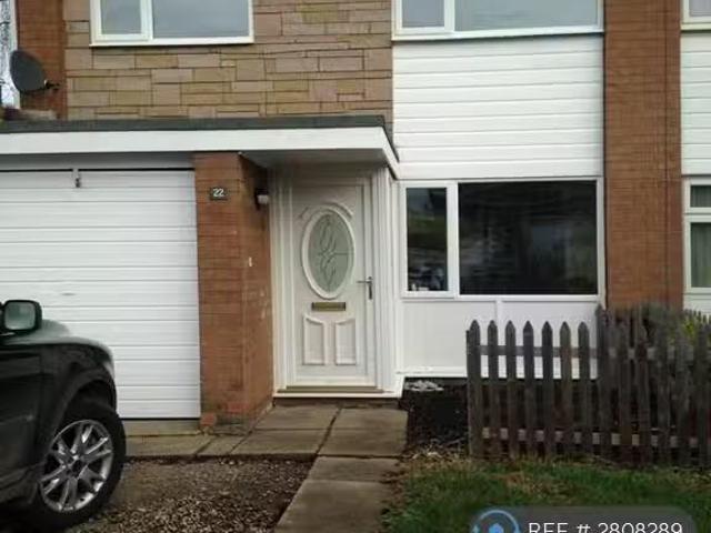 3 bedroom semi detached house for rent in Heol Fammau, Mynydd.